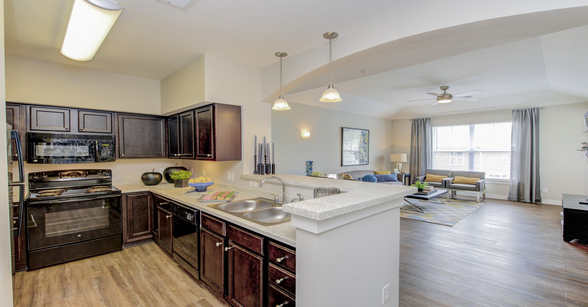 Apartment Photo Gallery | Highpointe on Meridian Apartments
